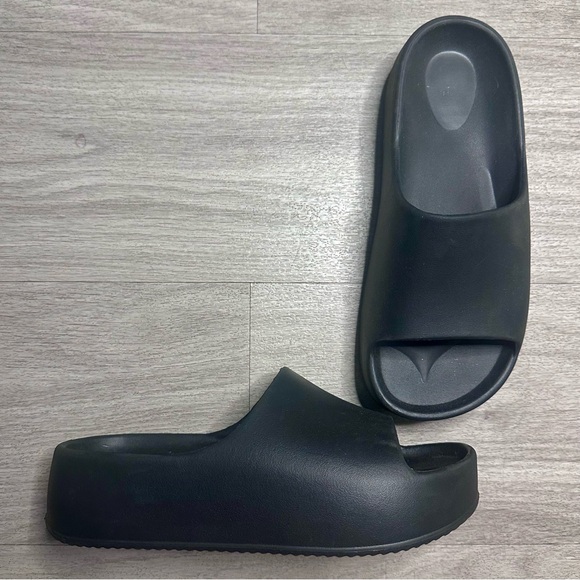Shoes | Black Rubber Platform Pool Slide M6 W 75 | Poshmark